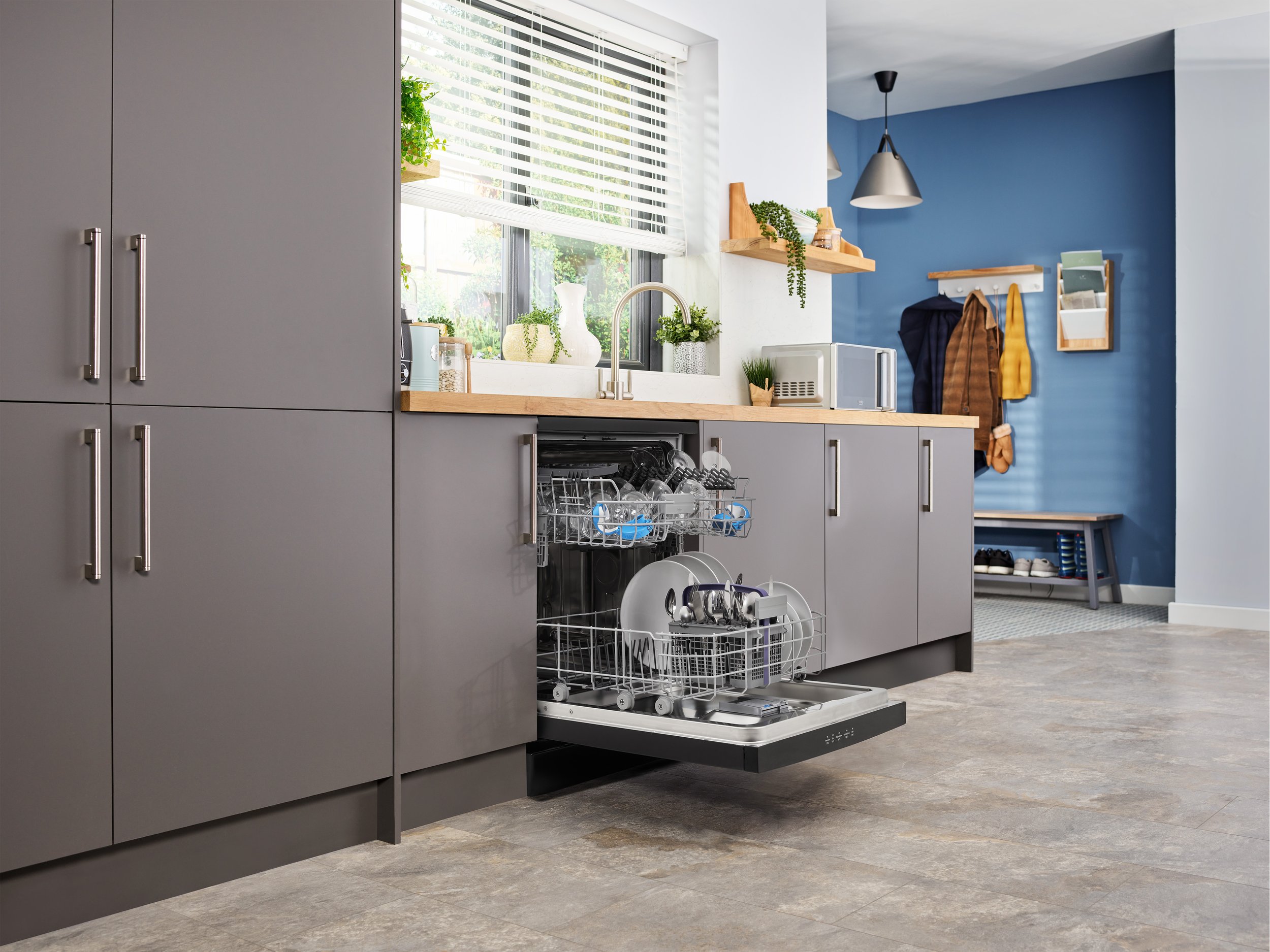 Freestanding Full Size Dishwasher with HygieneIntense BDFN15420 | Beko UK