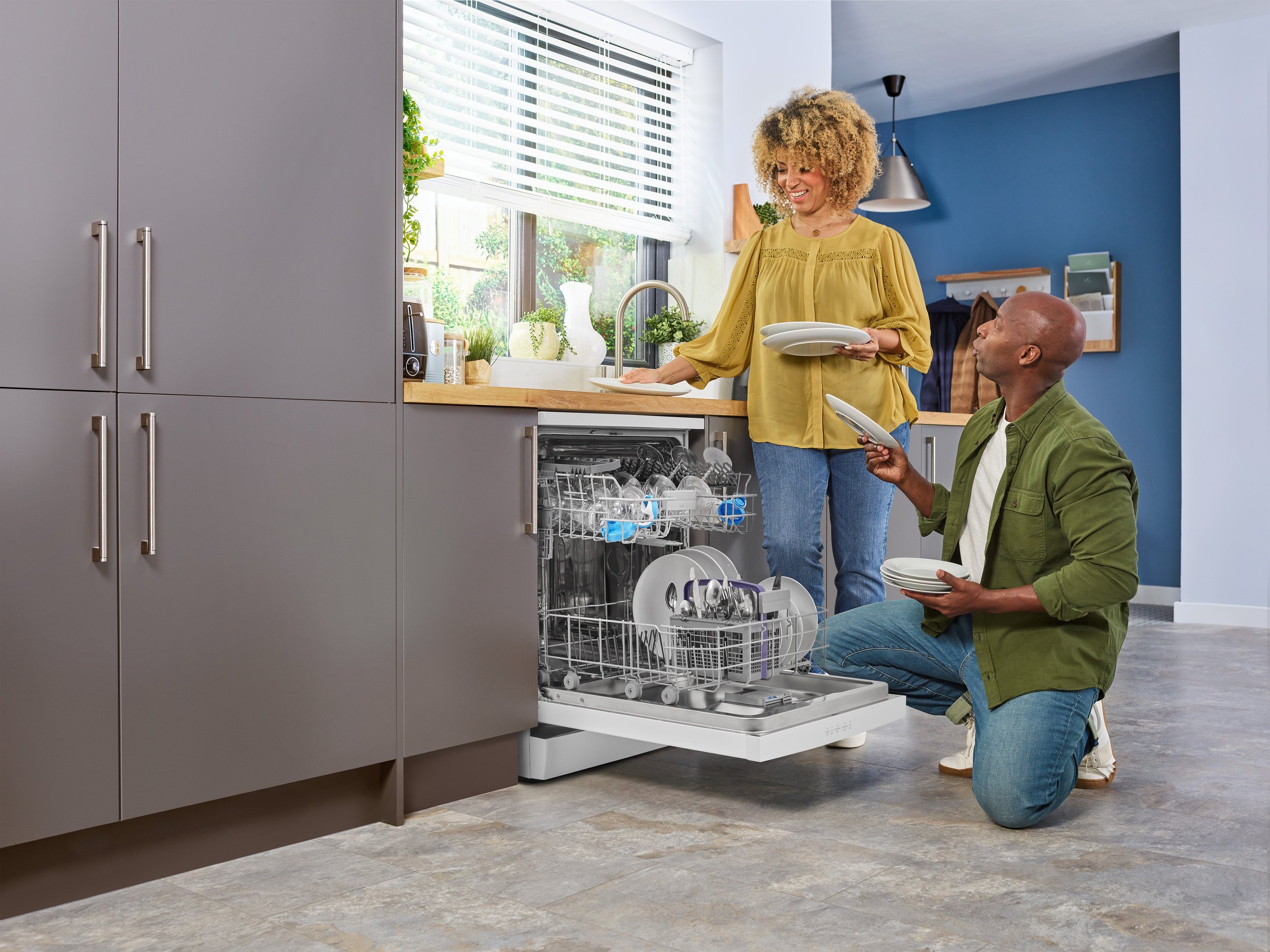 Freestanding Full Size Dishwasher with Quick Programmes BDFN15430 | Beko UK