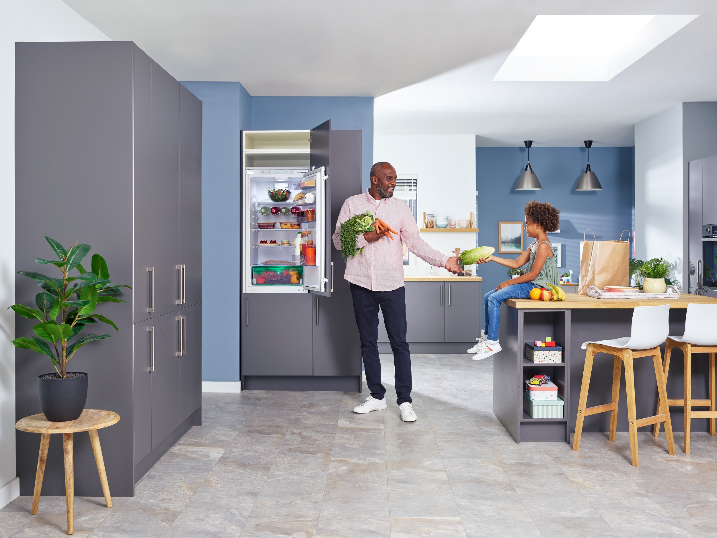 Integrated Frost Free Fridge Freezer with HarvestFresh™ BCFD3V73 | Beko UK