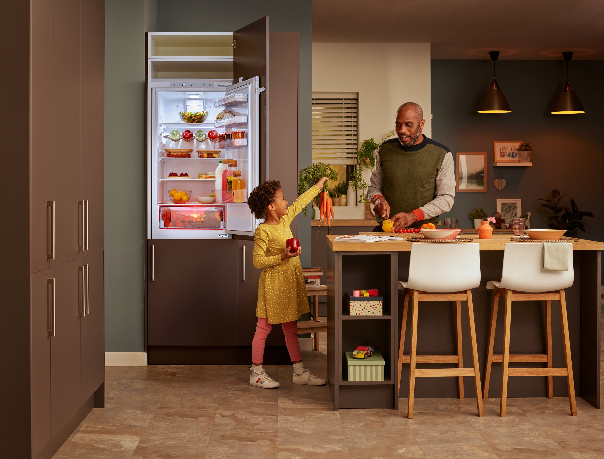 Integrated Frost Free Fridge Freezer with HarvestFresh™ BCFD3V73 | Beko UK