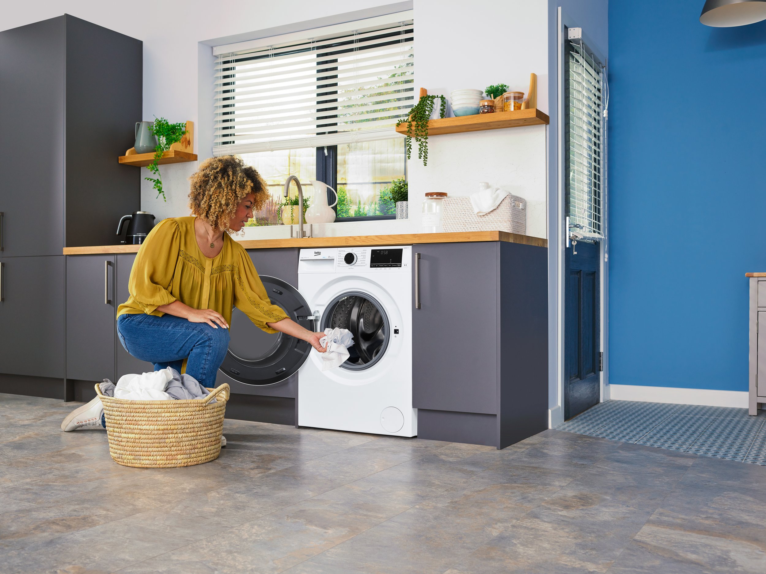 Freestanding 10kg 1400rpm Washing Machine with AquaTech® B5W51041A ...