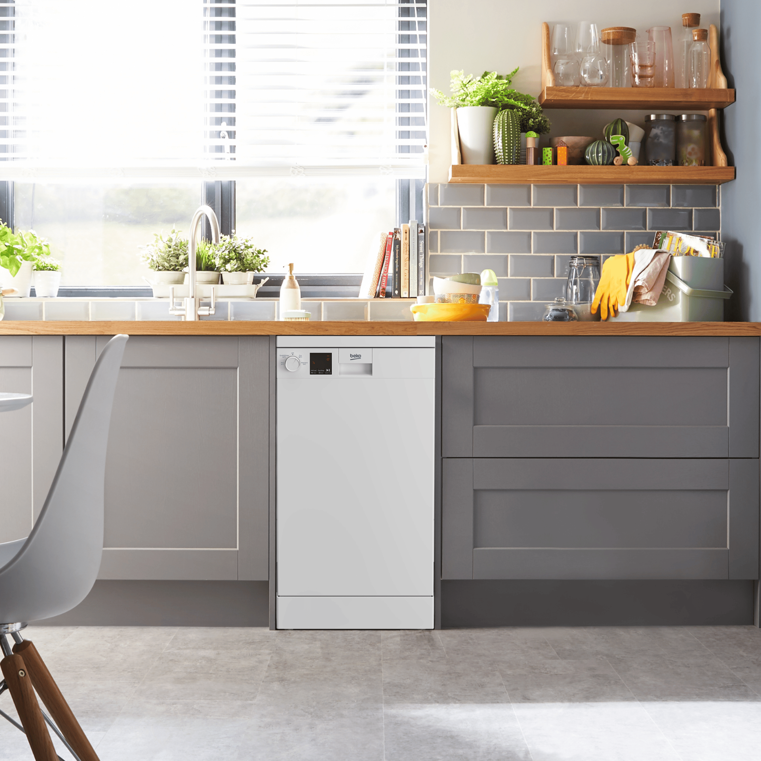 Freestanding Slimline Dishwasher with Quick Programmes DVS04X20 | Beko UK